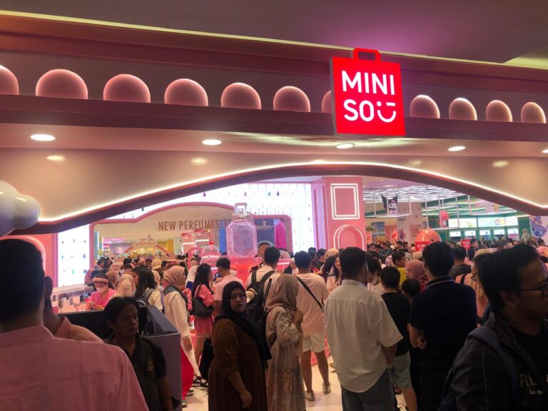MINISO Land, Gerai Terbesar Miniso di Dunia Resmi Dibuka di Central ...